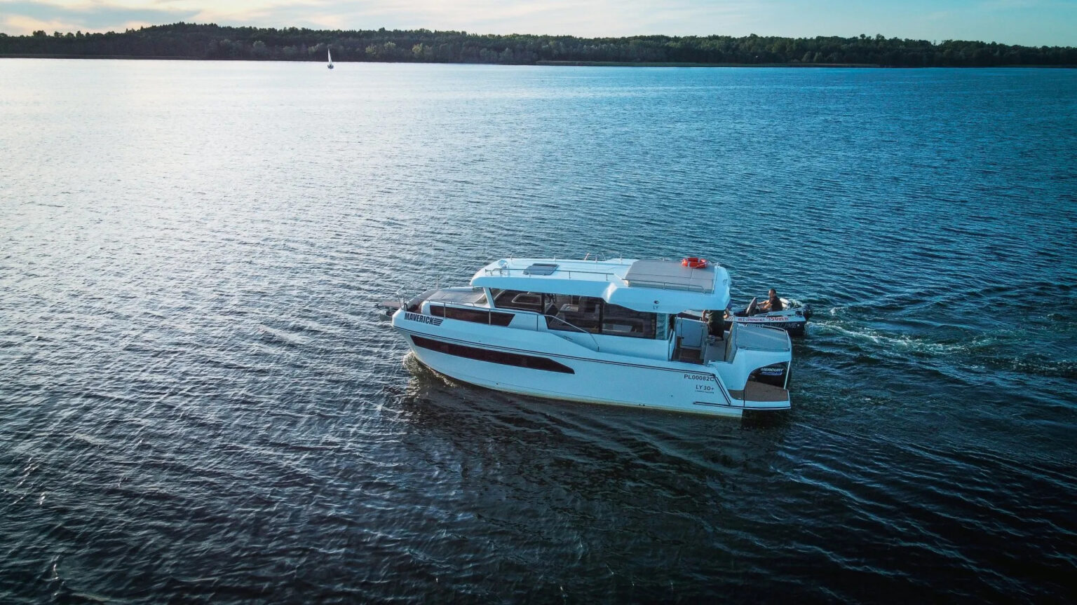 LY30+ Fly Trawler - a premium motor yacht from Lamdo Yachts
